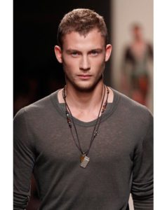 Como usar e como escolher colar masculino